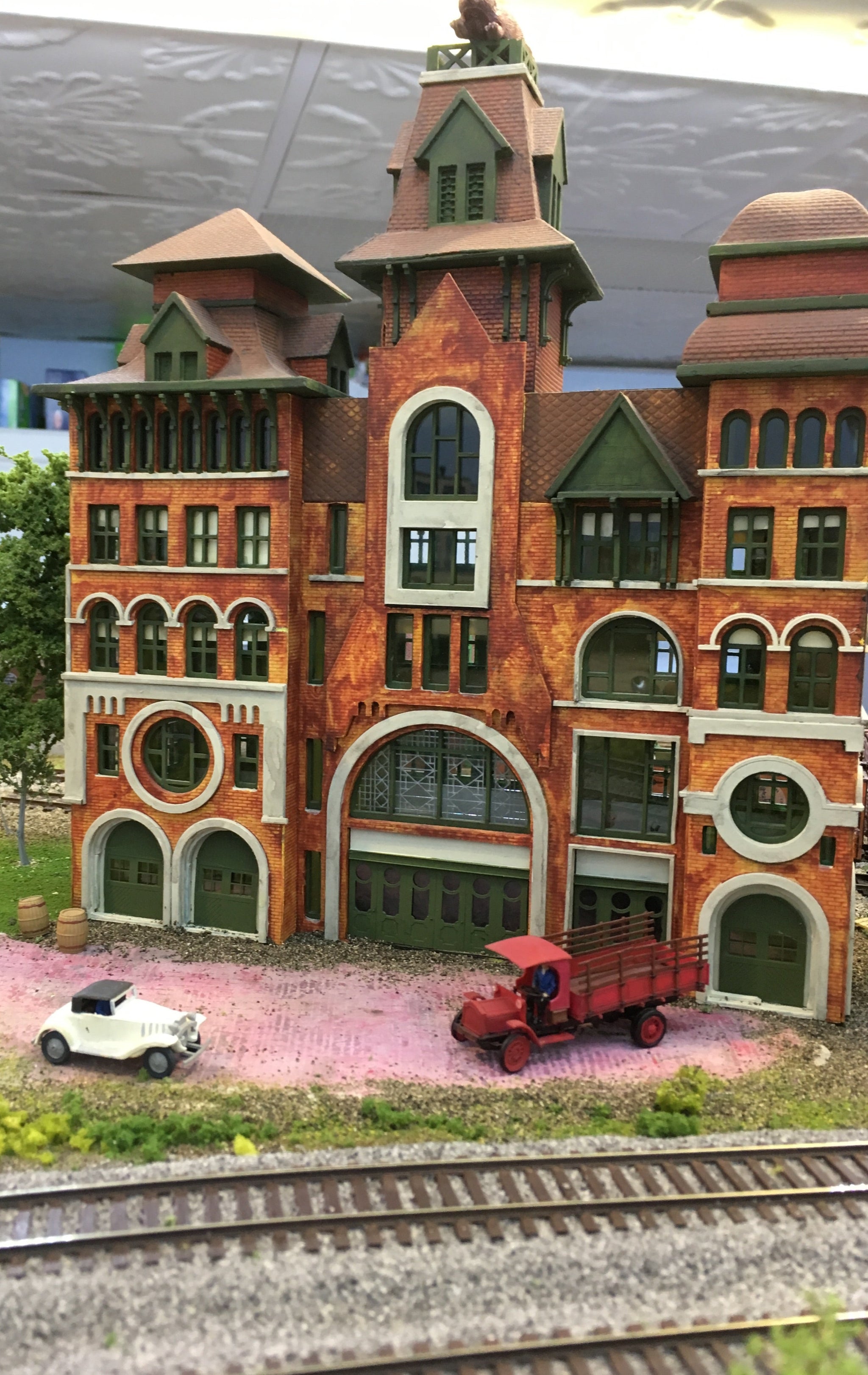 Suz's Nuts and Foods – Leopard Architectural Models